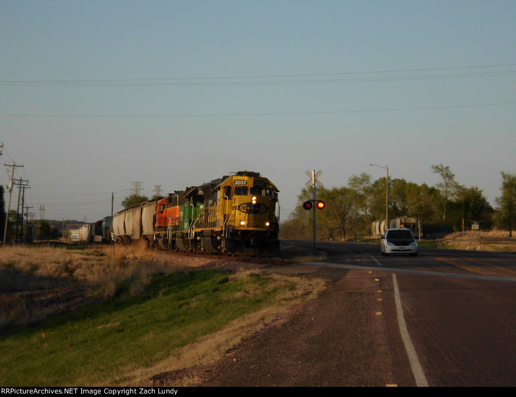 BNSF 3037, 2368, 3008
